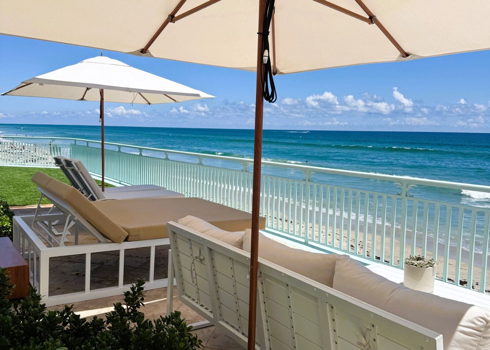 Daybed Experiences | Beachfront Hotel In Palm Beach, Florida